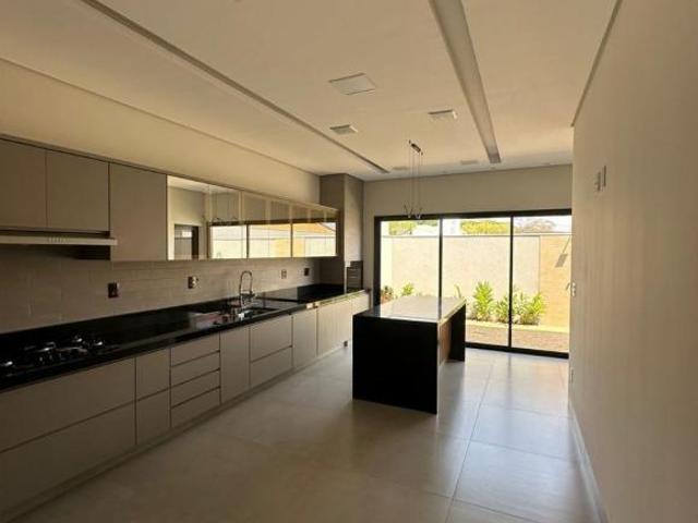 Casa ampla no Condominio San Marco | Imobiliária Rosa e Rangel
