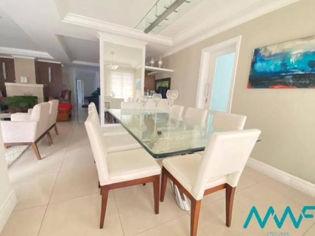 Casa Ampla no Residencial 18 do Forte em Alphaville