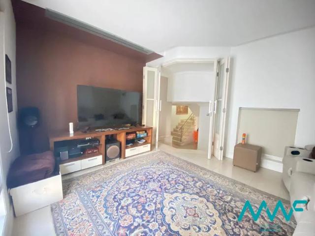 Casa Ampla no Residencial 18 do Forte em Alphaville