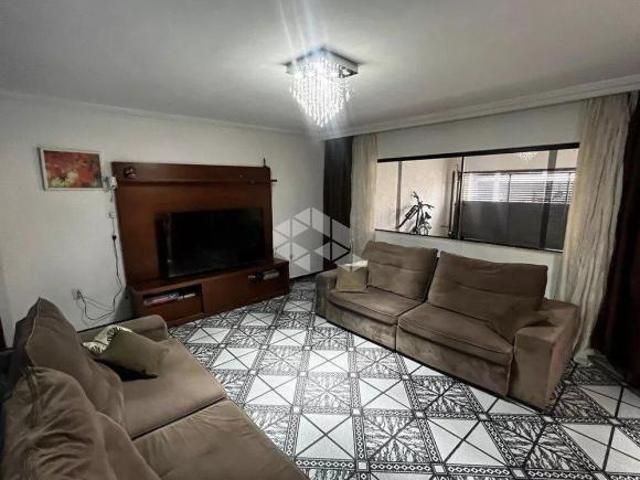 Casa ampla à venda com 147m², 4 quartos e 2 vagas