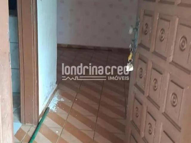 Casa Ampla à Venda com 350m² de Área Útil, 5 Dormitórios, 3 Banheiros, 4 Vagas de Garagem e Aceita F