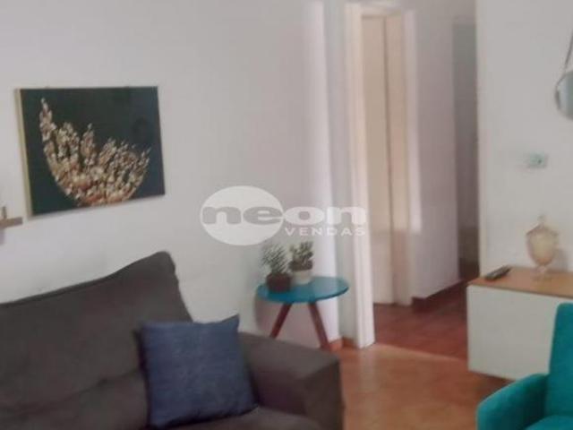 Casa ampla à venda em Baeta Neves