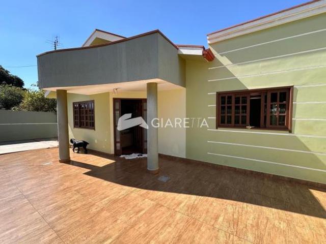 Casa ampla à venda em excelente localização, CENTRO, TOLEDO PR