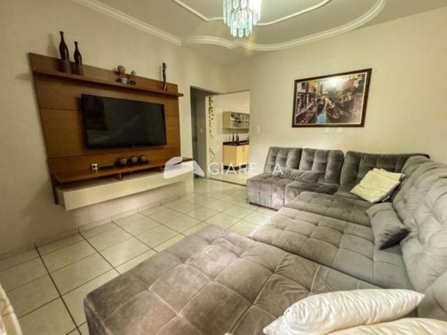 Casa ampla à venda em excelente localização, JARDIM GISELA, TOLEDO PR