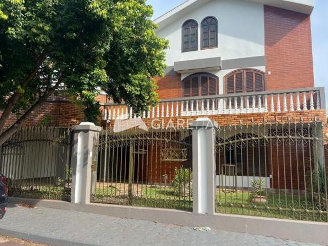 Casa ampla à venda em ótima localização na VILA INDUSTRIAL, TOLEDO PR