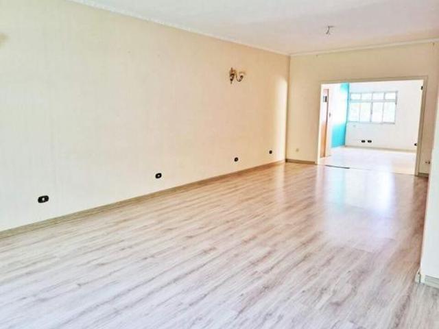 Casa ampla à venda em Vila Gilda, Santo André – 6 dormitórios, 2 suítes