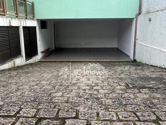 Casa Ampla à Venda no Campo Comprido – 4 Dormitórios | Terreno Espaçoso | Semi M