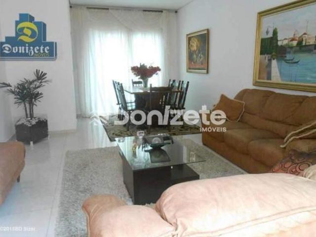 Casa ampla à venda no Campestre, Santo André – 3 suítes, 3 vagas e Espaço Gourmet
