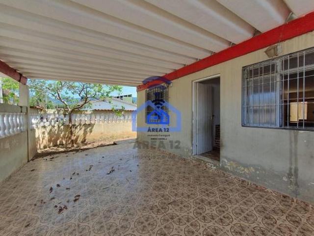 Casa ampla à venda no bairro do Porto Novo em Caraguatatuba, SP Conforto e espaço para toda a famí
