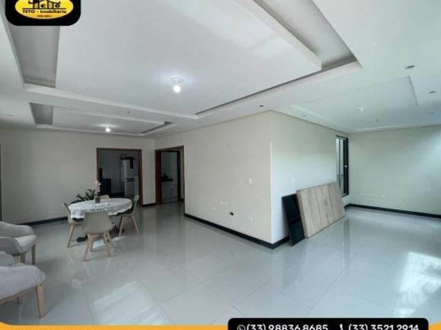 Casa ampla à venda no Bairro Laranjeiras