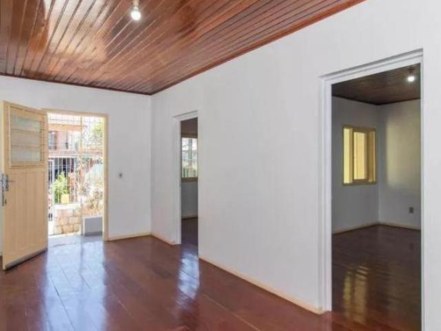 Casa ampla à venda no bairro Partenon — espaço, conforto e excelente localização