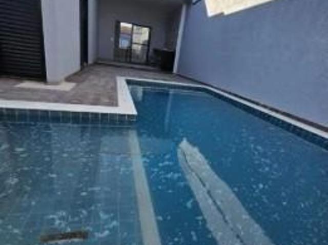 CASA AMPLA À VENDA NO SUARÃO 3 DORMIT PISCINA E ÁREA GORUMET