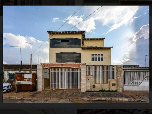 Casa ampla à venda na QNM 20 – Ceilândia/DF