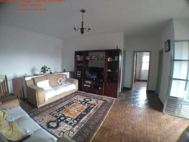 Casa ampla, arejada, a venda em ótima localização no Ipiranga