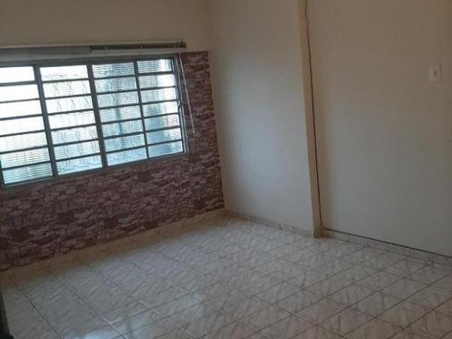 Casa Ampla, bem localizada, e com pomar. Seu cantinho verde na Cidade