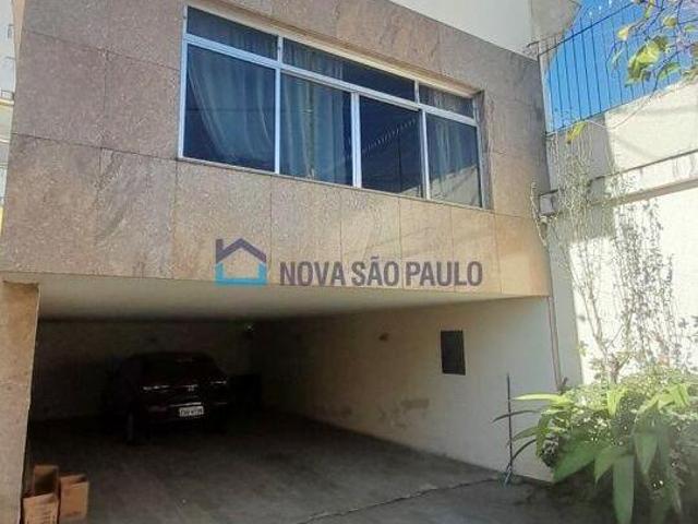 Casa ampla com 4 dormitórios e 6 vagas na Vila Gumercindo/ Próximo ao Metrô Alto do Ipiranga