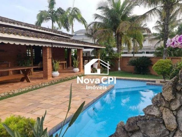 Casa Ampla com 4 Dormitórios em Terreno de 1.080m² no Jardim Acapulco