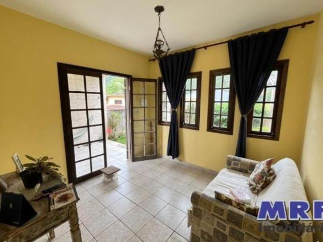 Casa ampla com 4 dormitórios em Ubatuba, próximo a Praia da Maranduba, bairro Sertão da Quina