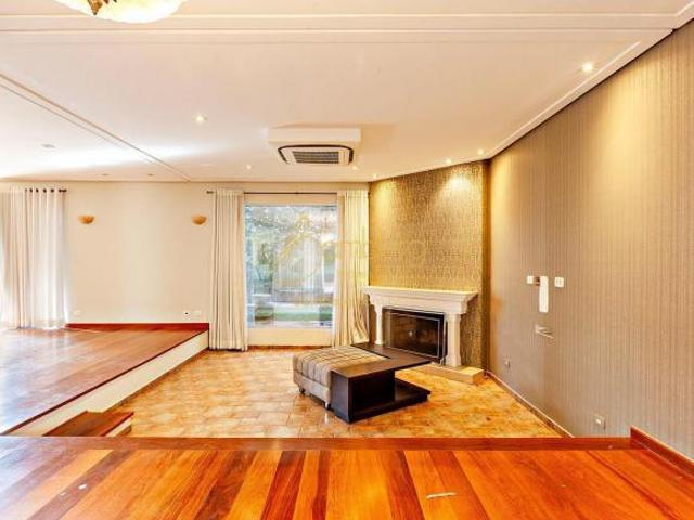 Casa ampla com 4 dormitórios, piscina e área de lazer completa no Jardim Leonor