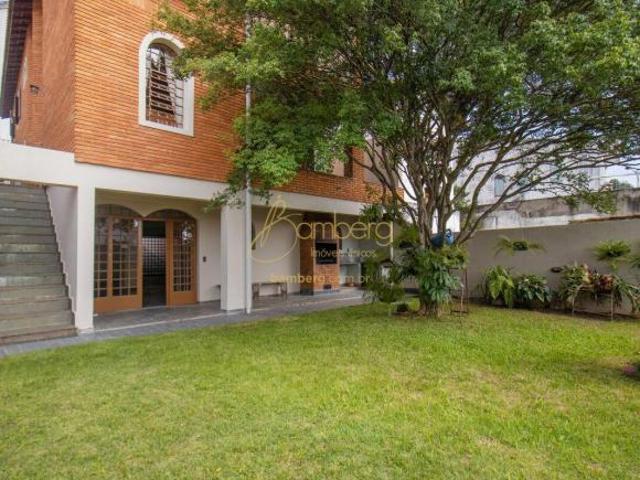 Casa Ampla com 4 Dormitórios, Quintal e 9 Vagas no Jardim Leonor