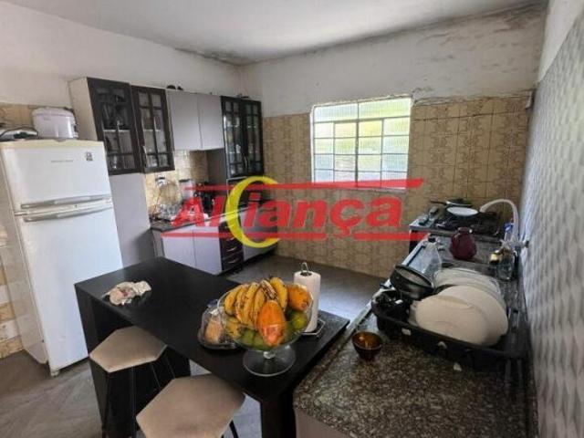 Casa ampla com 4 dormitórios, sendo 1 suíte e vaga para 6 carros Parque Santos Dumont Guarulhos