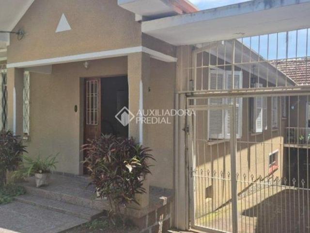 Casa ampla com 4 quartos, 3 banheiros, vaga 3 carros Vila Ipiranga