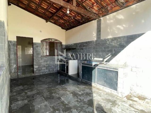 Casa Ampla com 4 Quartos e Quintal Espaçoso no Bela Vista