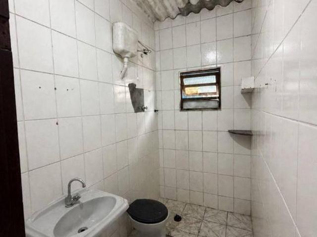 Casa Ampla com 4 Quartos no Jardim Melvi – Somente Contrato de Compra e Venda | Para Reforma