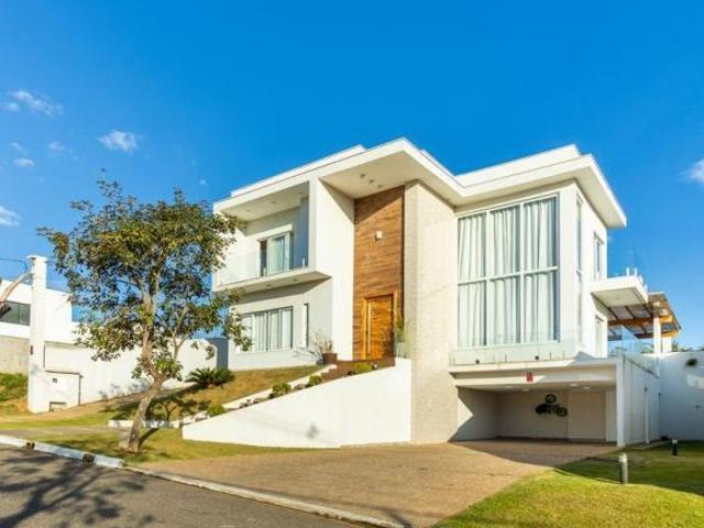 Casa Ampla com 5 Quartos e 350m² em Condomínio Terras de São Lucas