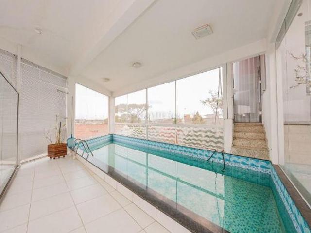 Casa ampla com 6 dormitórios no Campo Comprido C