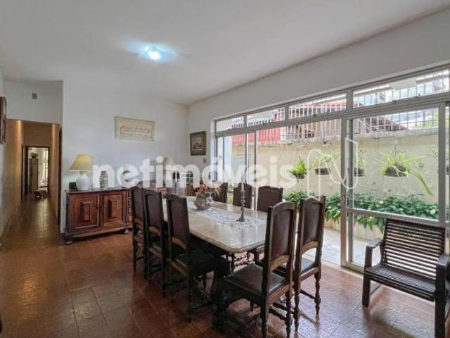 Casa ampla com 8 quartos em lote de 396m²  no Santo Antônio