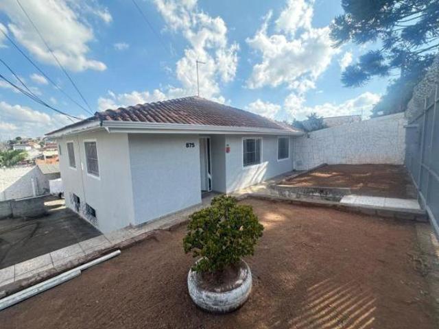 Casa ampla com 03 quartos e espaço gourmet com churrasqueira no Capão Raso Cód. 04.059