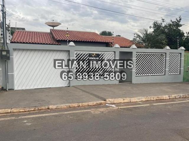 Casa ampla com 03 quartos e piscina!