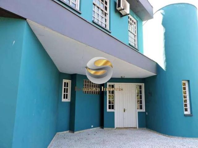 Casa ampla com 06 suítes, planejados, linda vista, piscina, jardim, bosque