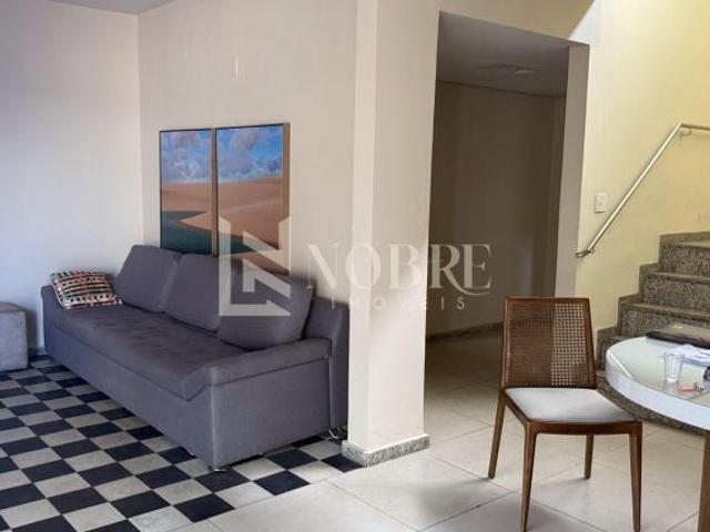 Casa Ampla com 399 m², 3 Quartos, DCE e 5 Vagas de Garagem
