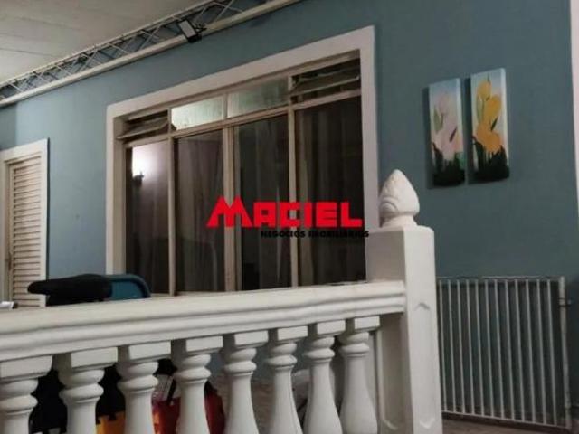 Casa ampla com 3 dormitórios no Jardim Uirá