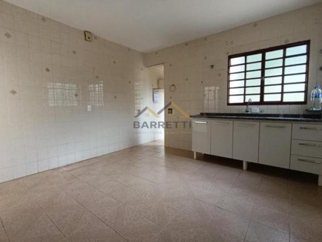 Casa ampla com 3 dorms, quintal e pomar Condomínio Santa Clara Centro de São