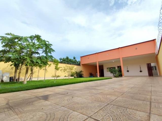Casa ampla com 3 quartos a venda em Caldas Novas Bairro Belvedere