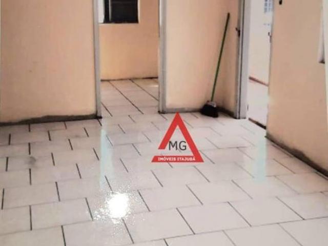 Casa ampla com 3 quartos e estacionamento, ótima localização no bairro Varginha em Itajubá/MG