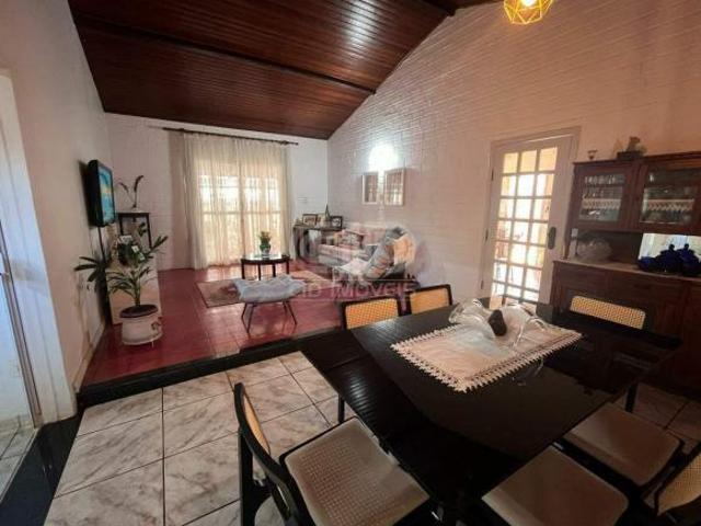 Casa ampla com 3 quartos, sendo 1 suíte no Jardim Cuiabá