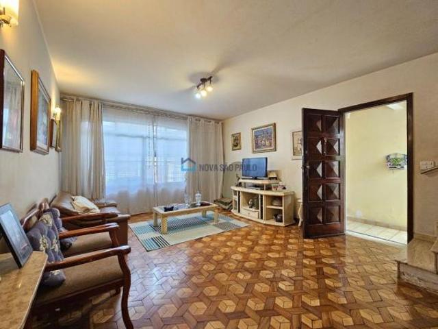 Casa ampla com 3 quartos, suíte e excelente quintal com churrasqueira no Vila Pa
