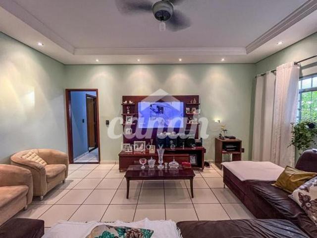 Casa ampla com 3 suítes em Jardim Heitor Rigon Ribeirão Preto por R$414K pa.
