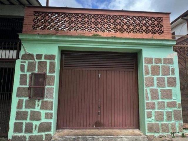 CASA AMPLA COM VAGA DE GARAGEM E EDÍCULA NO BAIRRO SANTANA. Cod. RP390368
