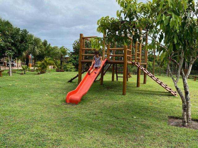 Casa ampla com vistas para a lagoa em Cond. Fechado, em uma reserva ambiental