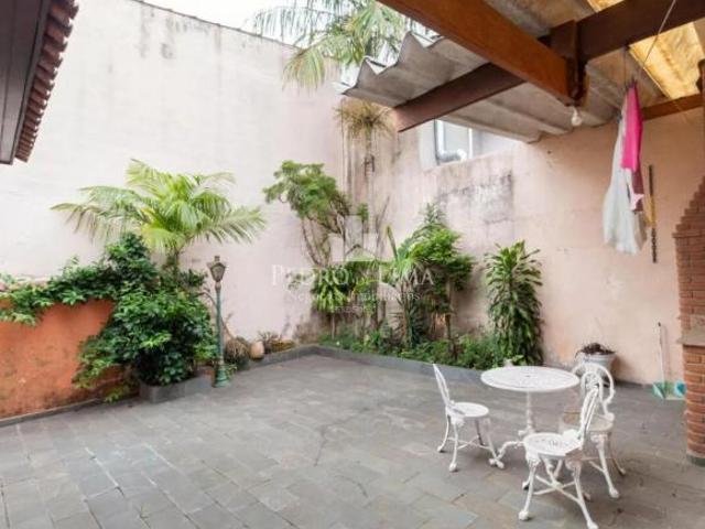 Casa ampla com churrasqueira, 2 dormitorios, 2 baheiros, quintal 3 vagas de garagem Vila Matilde