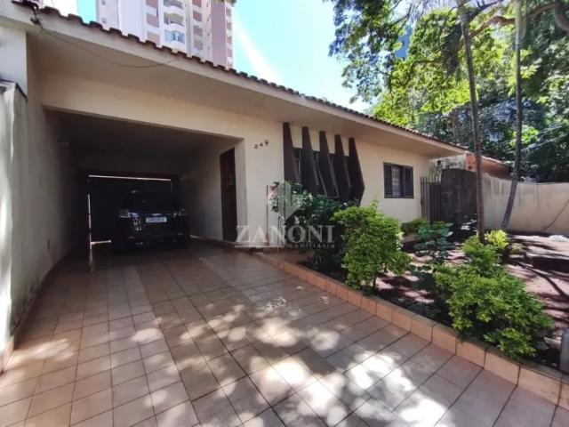 Casa Ampla com Edícula e Excelente Localização – Zona 7