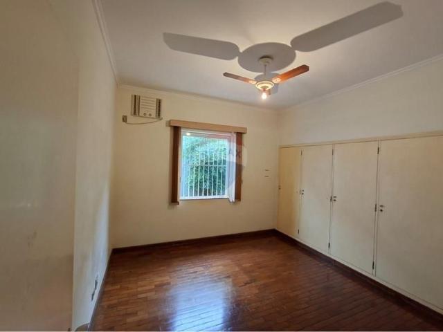 Casa ampla, com edícula no alto da boa vista, rua Itacolomi