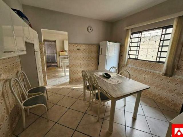 Casa ampla com edícula à venda na Vila Linópolis, em Santa Bárbara d&apos Oeste