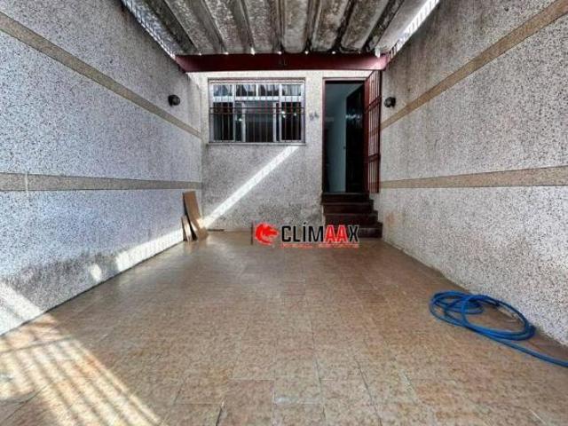Sobrado em Vila Madalena com 124m², sala, quintal e edícula Zona Oeste SP