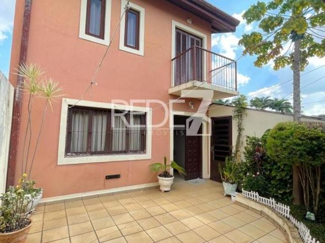 Casa ampla com edícula independente à venda no Jardim Nova Europa ? Campinas: conforto, espaço e loc